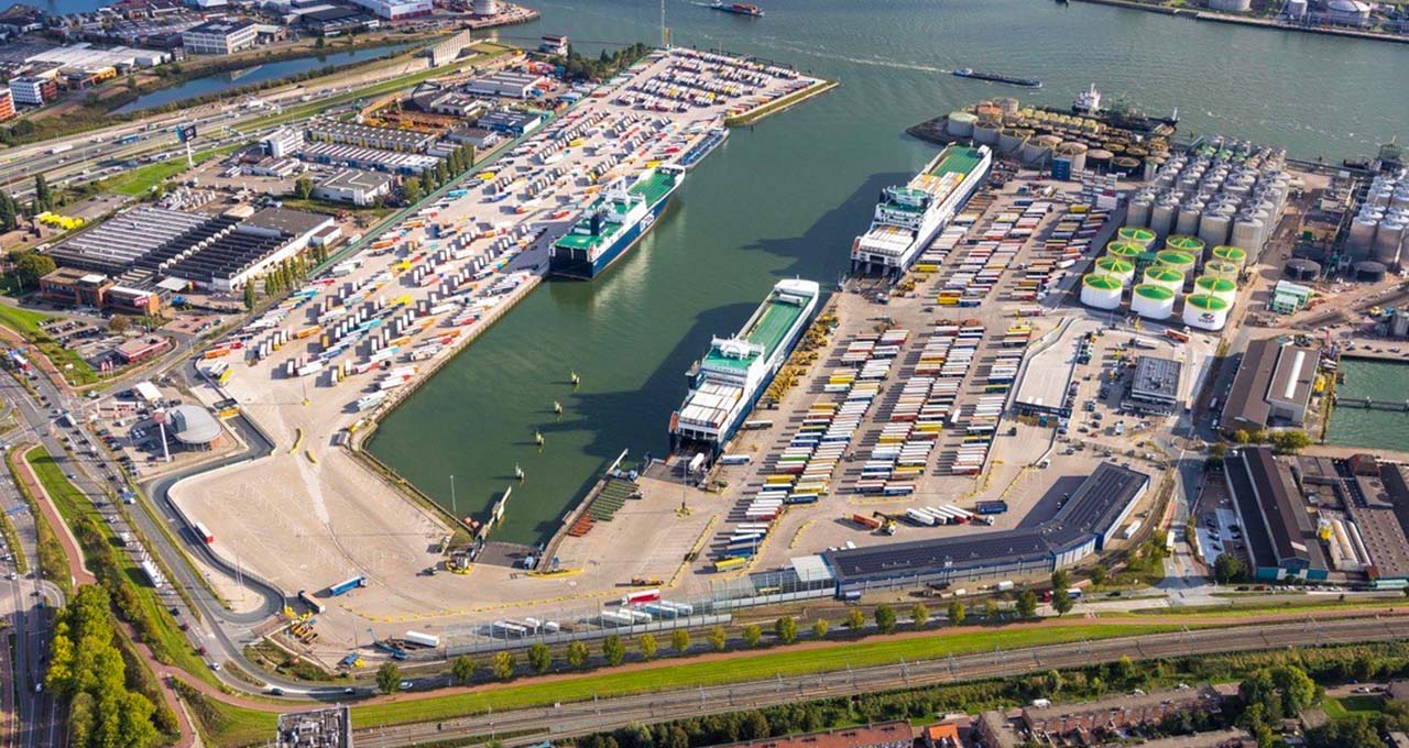 Dockside electrical supplies will become the norm for ships by 2030.